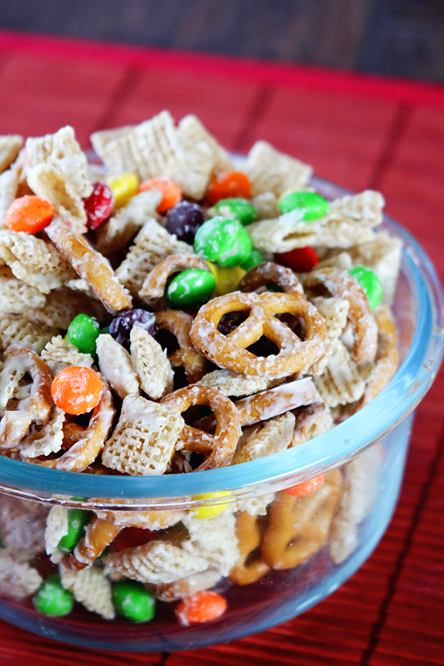 Rainbow Snack Mix For Your Next Party | Frugal Living Mom